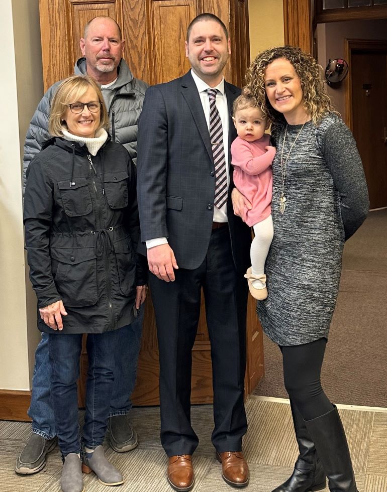 FM's Best! 100.3 WLKI