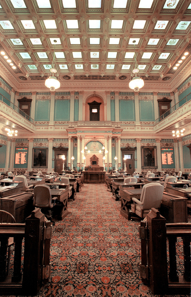 FM's Best! 100.3 WLKI