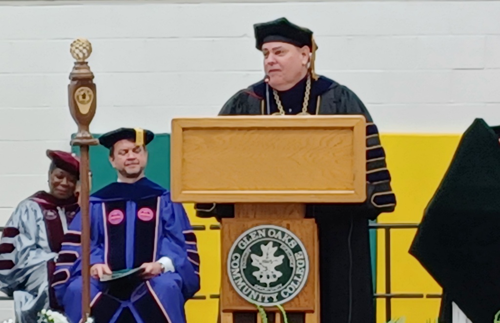 FM's Best! 100.3 WLKI