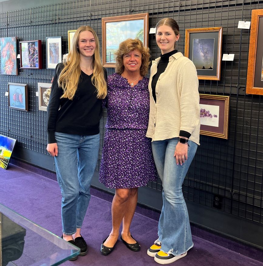 FM's Best! 100.3 WLKI