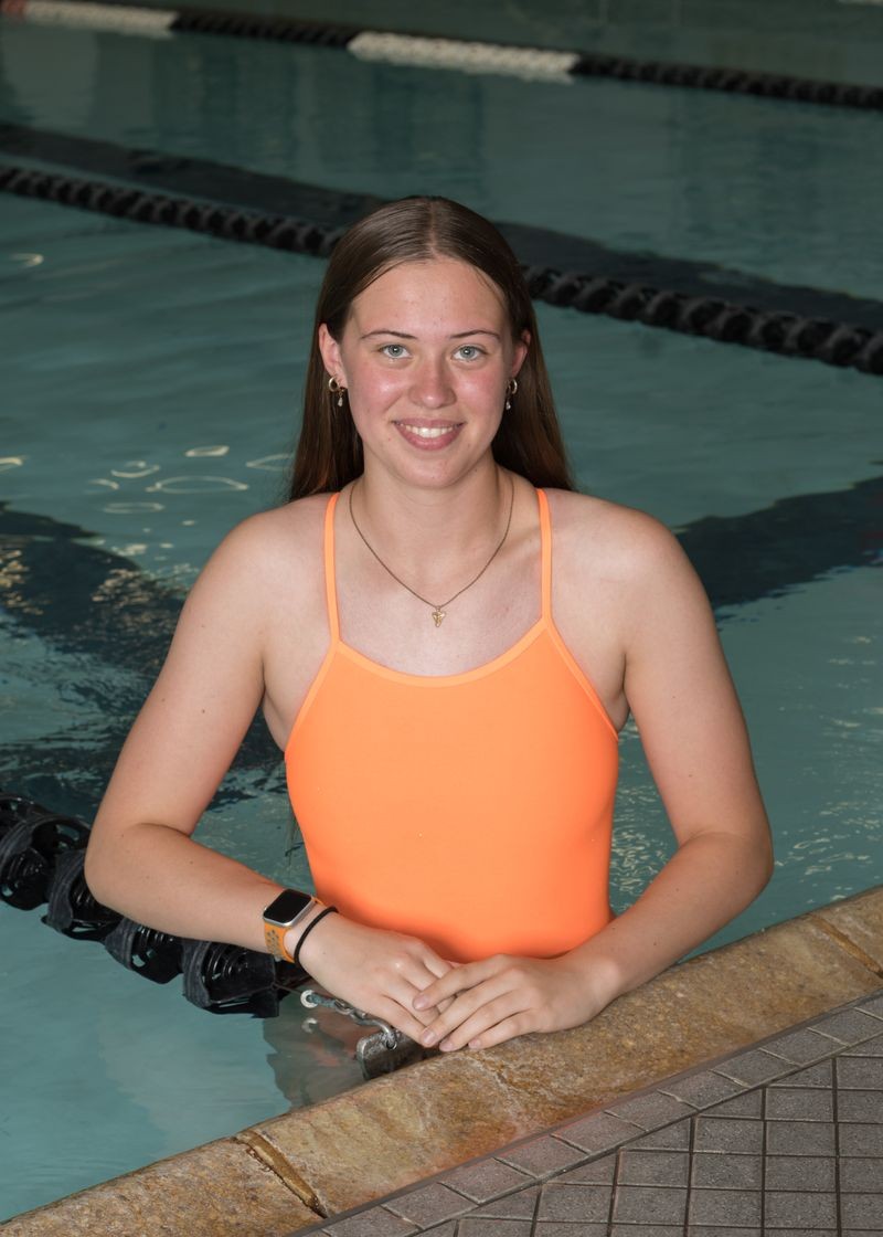 Ainsley Gump finishes in Top 15 at D-3 Swim Finals - WTHD
